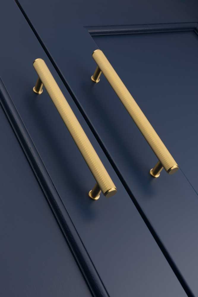 Simply Door Handles, Reeded T-bar Cupboard Pull Handle in Satin Brass ...